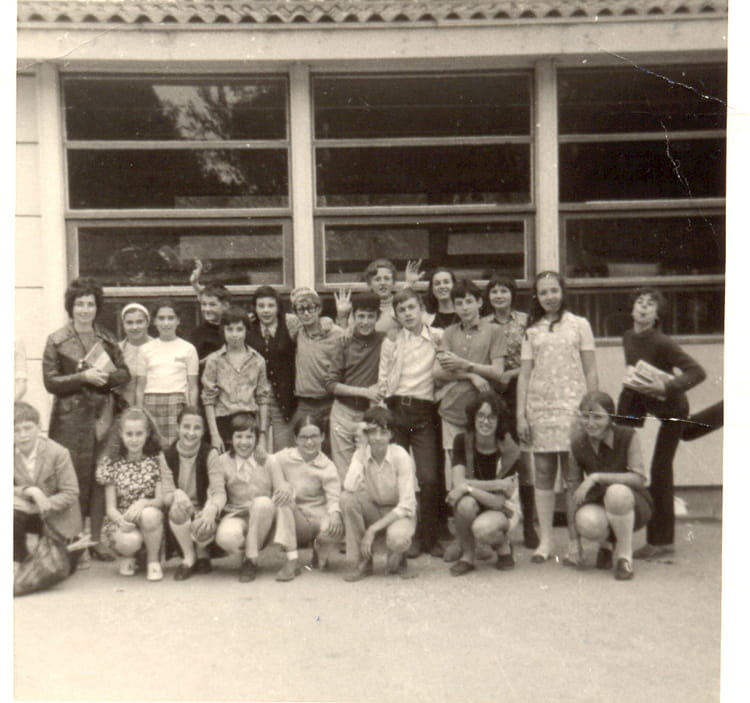 Photo de classe Devant les préfas de 1971, Lycée Jean-baptiste Corot ...