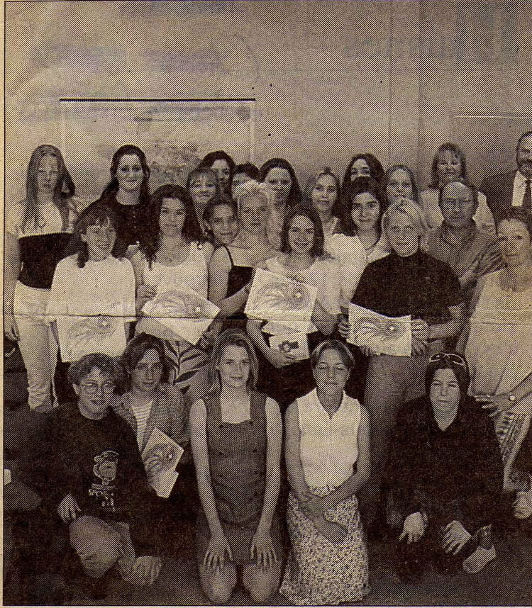 Photo de classe 2 eme ann&e de bac pro "mateiaux souples" de 1999 ...