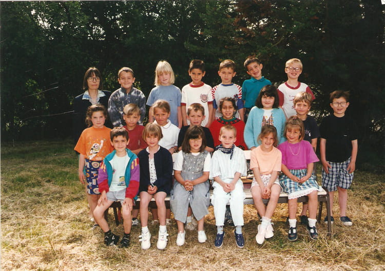 Photo de classe CP de 1995, école Primaire La Pommeraye - Copains d'avant