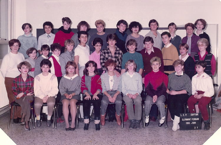 Photo de classe Coiffure 2iéme année de 1983, Lycée Professionnel René ...
