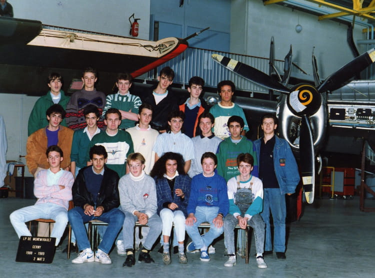 Photo de classe CAP electro-méca avion de 1988, Lycée Professionnel ...