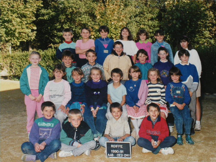 Photo de classe CE2 de 1991, Ecole Isaac De Razilly (Roiffe) - Copains ...