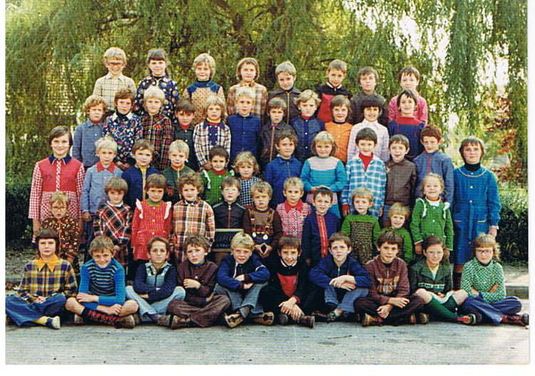 Photo de classe ECOLE DE BRU de 1976, Ecole De La Mairie (Bru ...