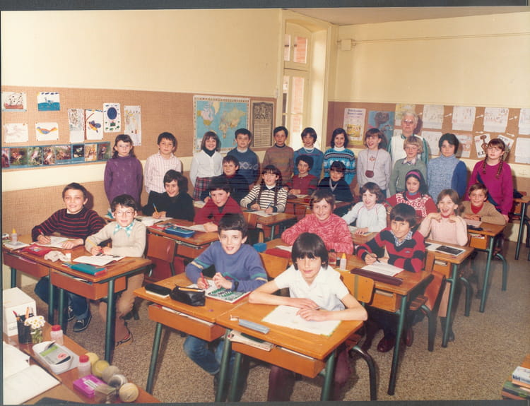 Photo de classe CM1-CM2 de 1982, Ecole Rue Bayard (Savigneux) - Copains ...