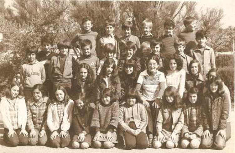Photo de classe 6e2 de 1976, Collège Robert Morel - Copains d'avant