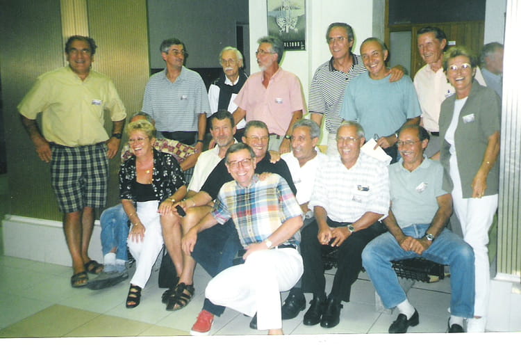 Photo de classe Retrouvailles grand groupe au CREPS Boulouris de 1997 ...