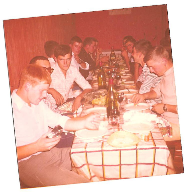 Photo de classe 1RHP de 1975, 1er Regiment De Hussards Parachutistes ...