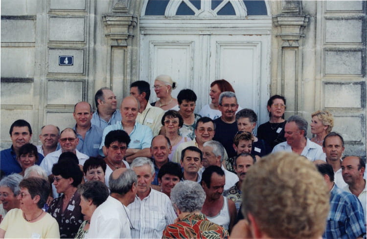Photo de classe Anciens de l'école de LOULAY de 2001, Ecole Primaire ...