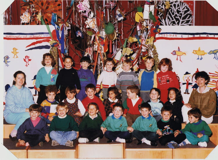 Photo de classe Moyens de 1988, ECOLE VAL DE BEAUTE - Copains d'avant