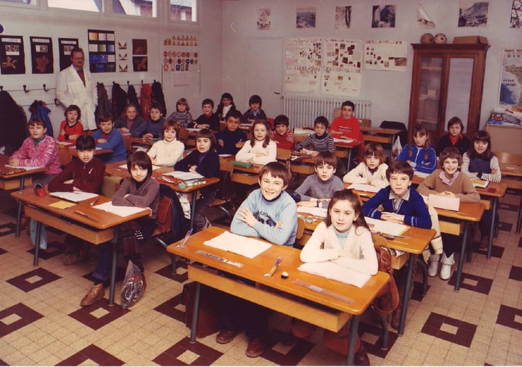 Photo de classe CM1 de 1980, Ecole Jacques Monod (Saint Pierre Les ...