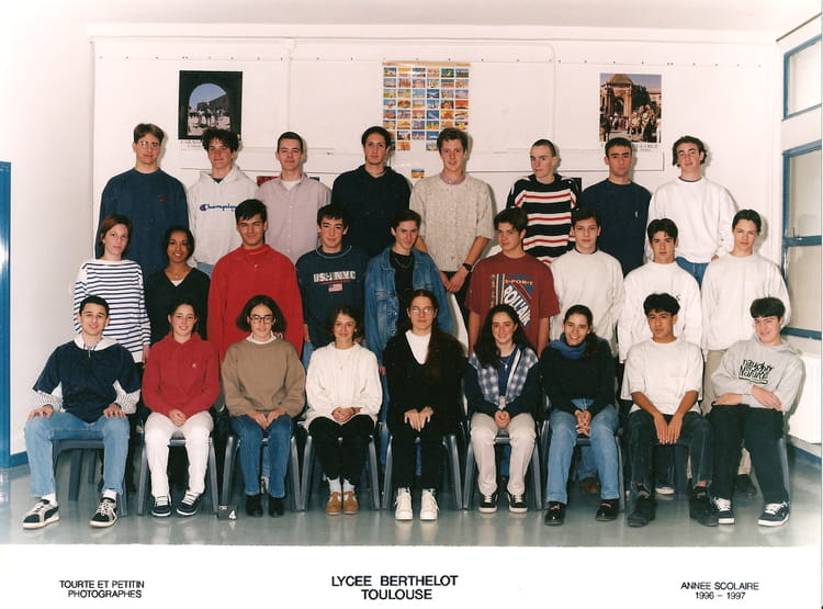 Photo de classe 1ère 4 de 1997, Lycée Marcelin Berthelot - Copains d'avant