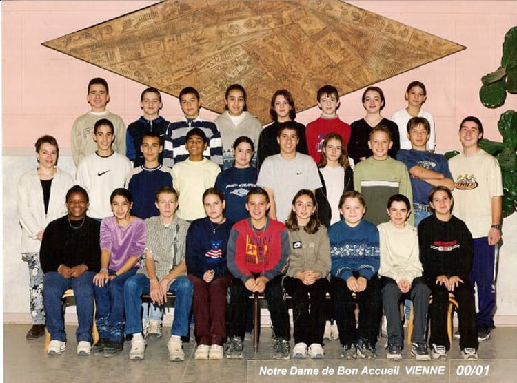 Photo de classe 4eme de 2000, Collège Notre Dame De Bon Accueil ...