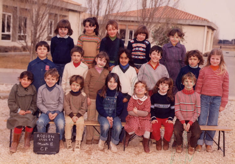 Photo de classe Cp robion de 1980, ECOLE DE LA GARE - Copains d'avant