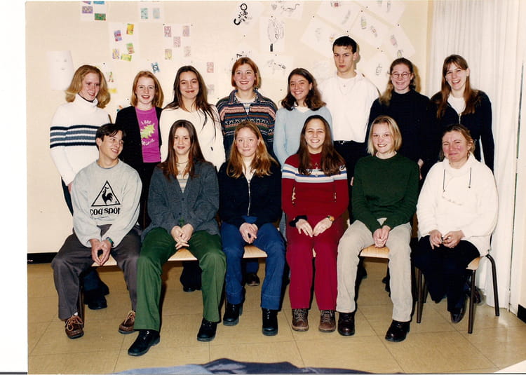 Photo de classe BEP css 2ème année de 1998, Ecole Hôtelière Les Sinoplies - Copains d'avant
