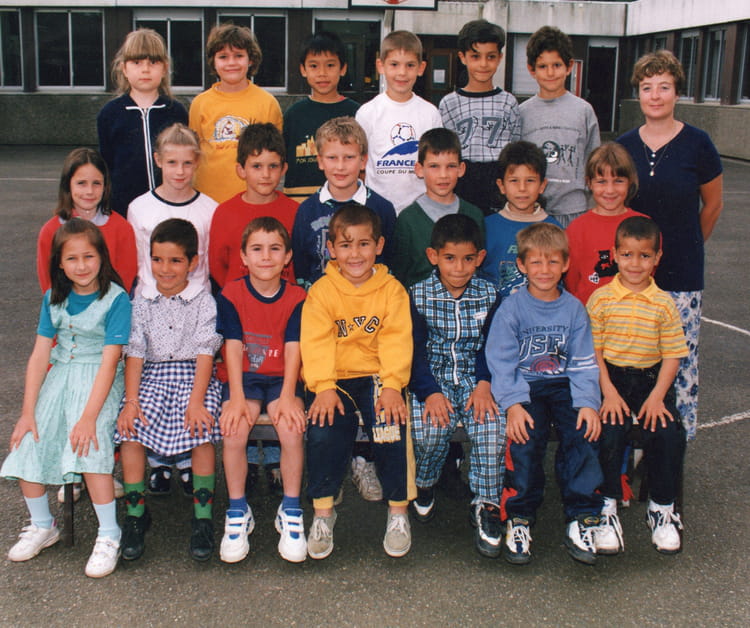Photo de classe Mme gerphagnon sandra de 1997, Ecole Villard Benoit ...
