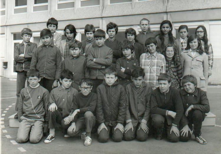 Photo de classe 6ième A de 1971, Collège Jean Rostand - Copains d'avant