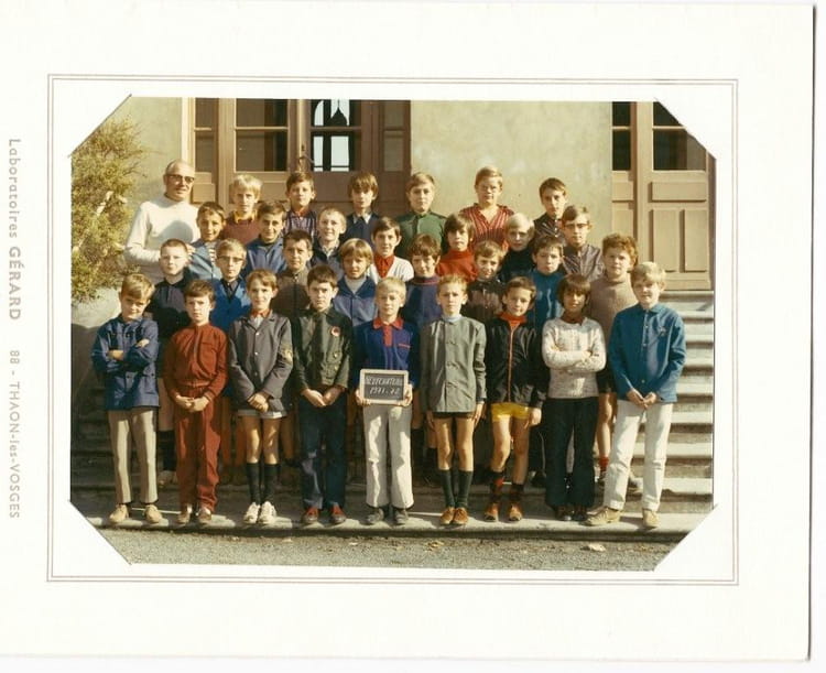 Photo de classe CM2 - Mr SIMONET de 1971, Ecole Place Carrière ...