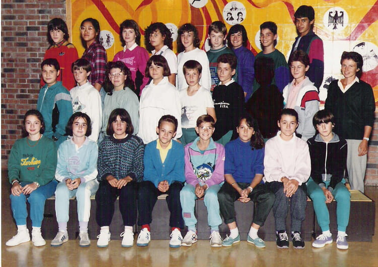 Photo de classe 4ème C de 1988, Collège L'agiot - Copains d'avant