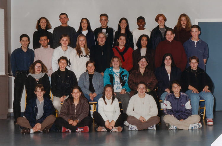 Photo de classe 1ere année bac pro de 1998, Lycée Professionnel Emile Zola - Copains d'avant