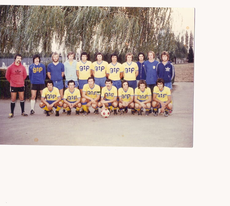 Photo de classe AS GIEN 1976 de 1976, ASG - Copains d'avant