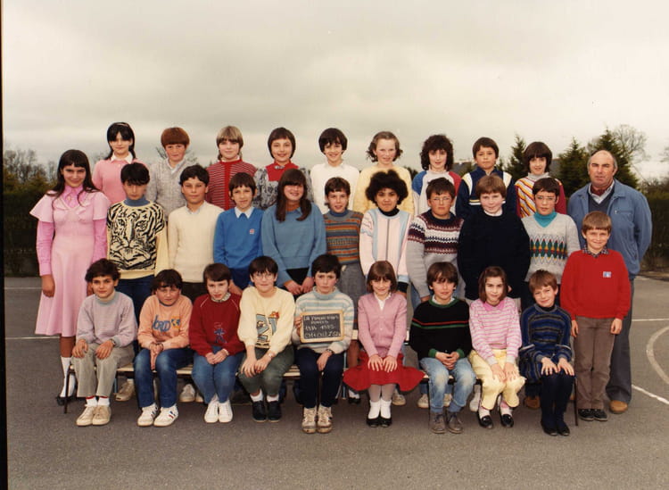 Photo de classe CM2 de 1984, école Primaire La Pommeraye - Copains d'avant