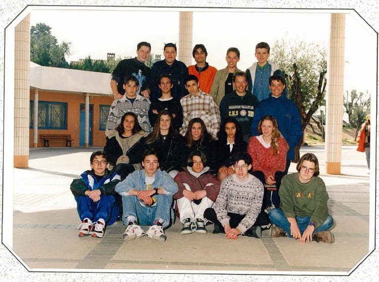 Photo de classe 3eme4 de 1995, Collège Emile Roux - Copains d'avant
