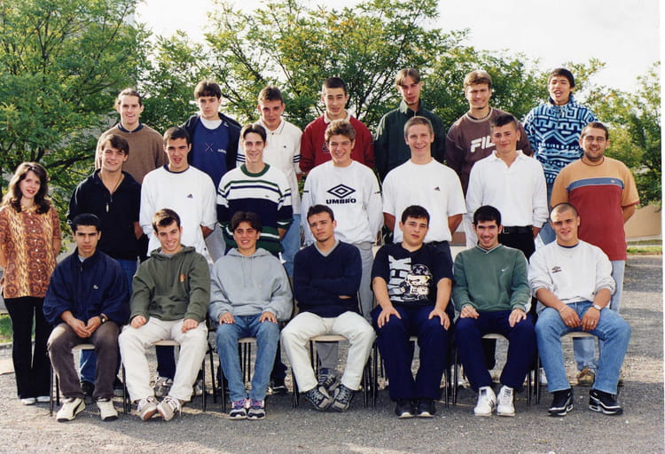 Photo de classe 2éme BEP msma de 2001, Lycée Professionnel Louis Delage ...