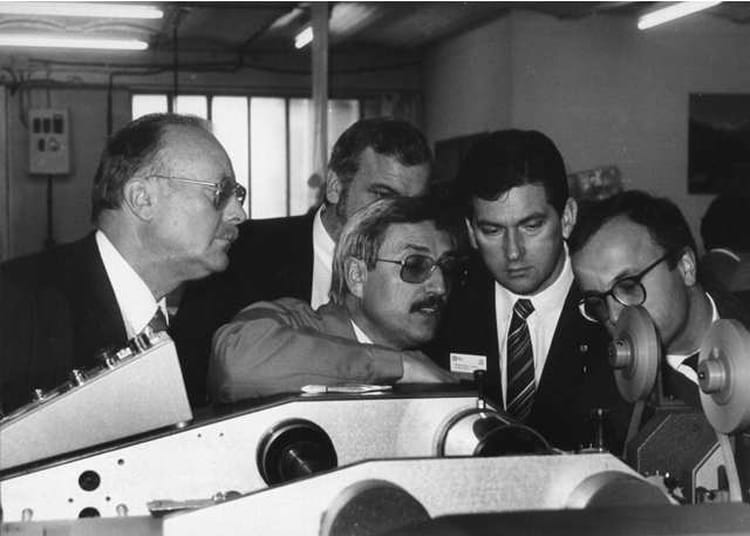 Photo de classe Visite usine Argent de 1985, MOORE PARAGON - Copains d ...