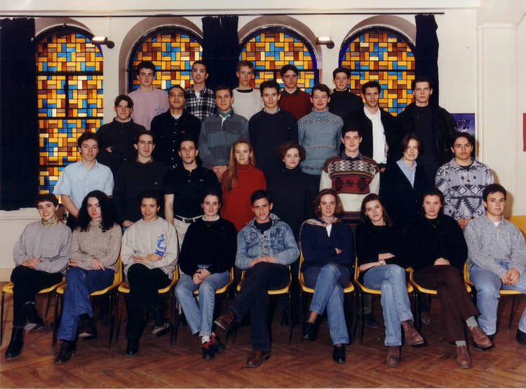 Photo de classe Terminale S1 de 1994, Lycée Privé Godefroy De Bouillon ...