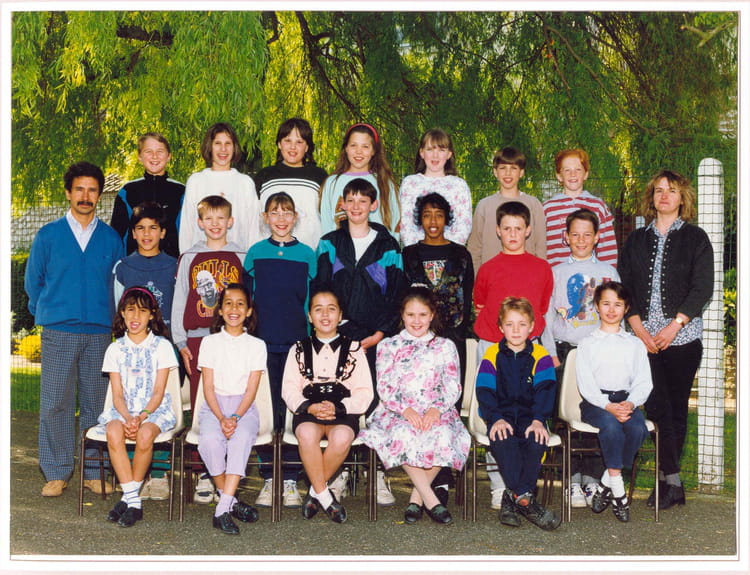 Photo de classe CM2 et CM1 de 1992, LES PINSONS - Copains d'avant