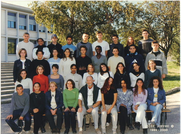 Photo de classe Terminale ES de 2000, Lycée Joffre - Copains d'avant