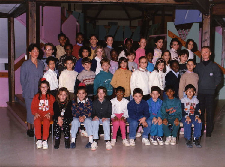 Photo de classe CM2 de 1992, ECOLE DES PLANTS - Copains d'avant