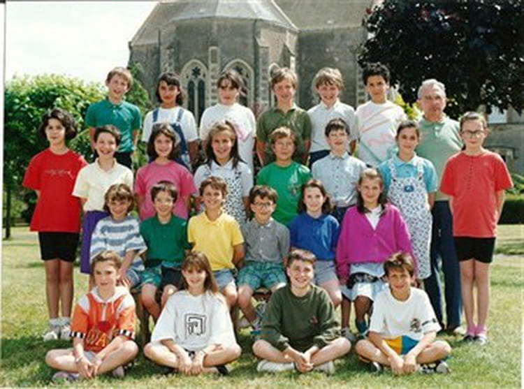 Photo de classe CM2 de 1991, ECOLE SAINT LOUIS - Copains d'avant