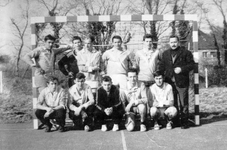 Photo de classe Les 1ers pas CS Carentan HB de 1961, HANDBALL CLUB ...