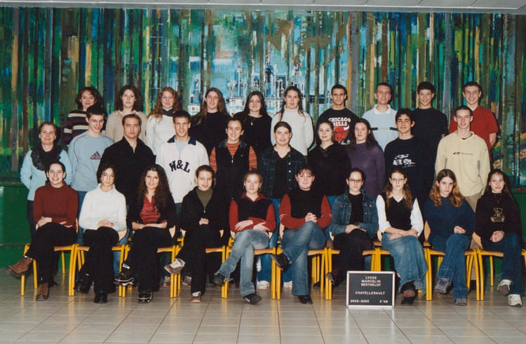 Photo de classe 2nde 9 de 2002, Lycée Marcelin Berthelot - Copains d'avant