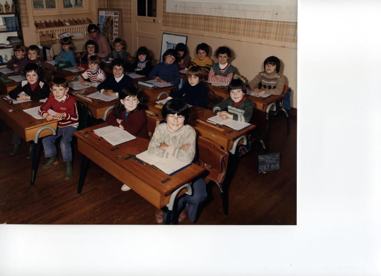Photo de classe CE1 1980-1981 de 1981, Ecole Ste-anne Bazouges-la-pérouse - Copains d'avant