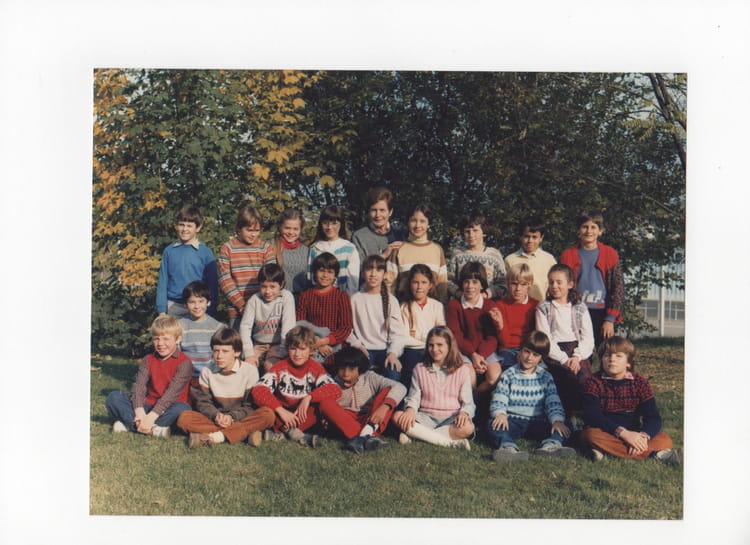 Photo de classe CM2 BARRAL Mme DUPENLOUX de 1983, Ecole Barral (Seynod ...