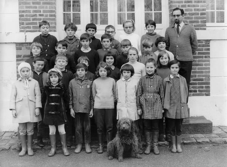 Photo de classe CM1 et CM2 de 1969, école Primaire - Copains d'avant