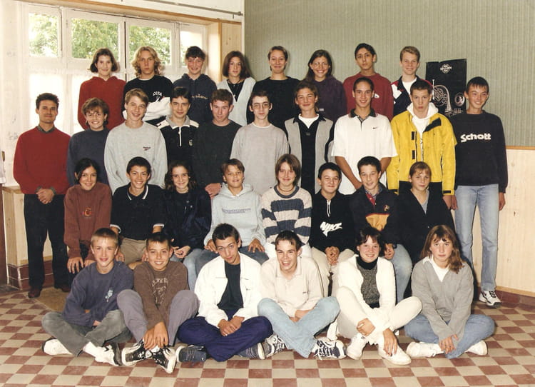 Photo de classe 3 eme rouge de 1999, Collège Saint-adjutor - Copains d ...