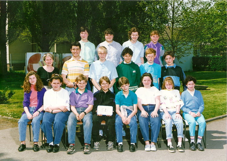 Photo de classe 5eD de 1988, Collège Philippe De Commynes - Copains d'avant Photo de classe 5eD de 1988, Collège Philippe De Commynes - Copains d'avant