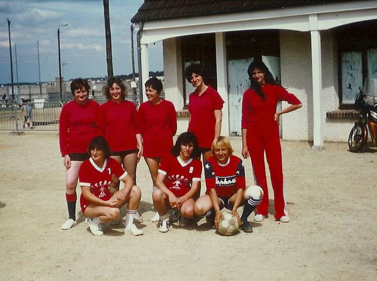Photo de classe Football féminin de 1980, DIRECTION REGIONALE DES ...