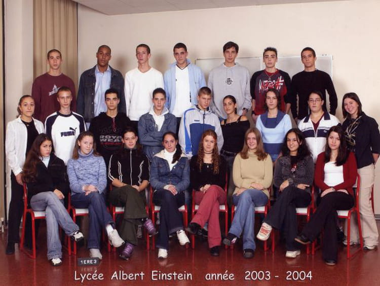 Photo de classe 1ère ES 03 de 2004, Lycée Albert Einstein - Copains d'avant