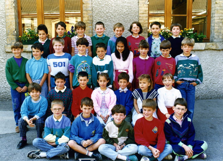 Photo de classe CE2 de 1989, ECOLE NICOLAS ROLAND - Copains d'avant