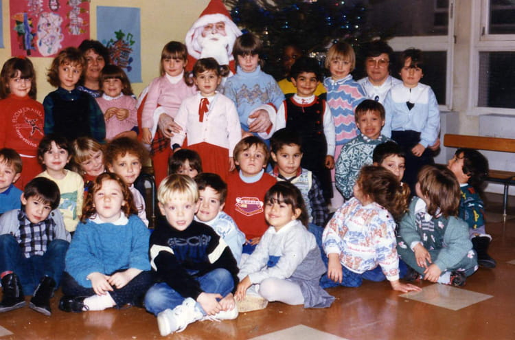 Photo de classe 2ème année de maternelle de 1987, école La Pérouse - Copains d'avant