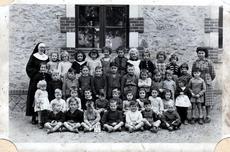 Photo de classe CE1 de 1954, Ecole Saint Joseph Sainte Marie (Vallon ...