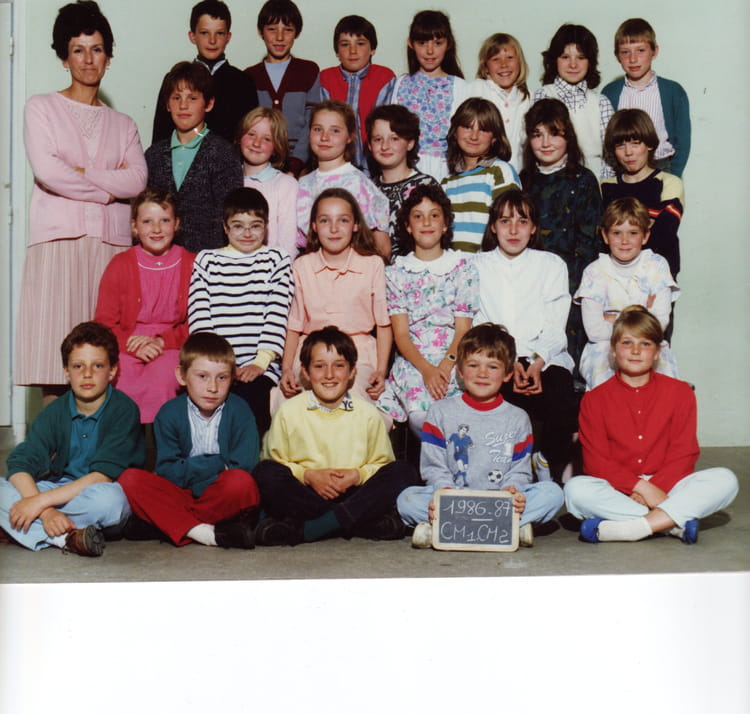 Photo de classe Cm1 cm2 de 1986, Ecole Anne Godeau (Bachant) - Copains ...