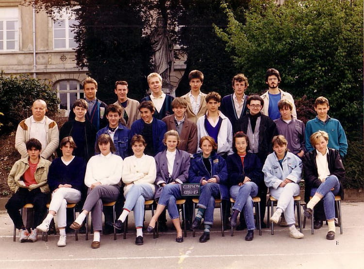 Photo de classe 1°S2 de 1987, Lycée Saint-joseph - Copains d'avant