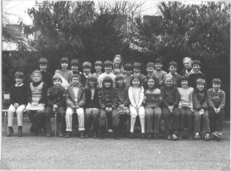 Photo de classe Classe de CM1 avec Mme LINDENMANN de 1981, ECOLE ...