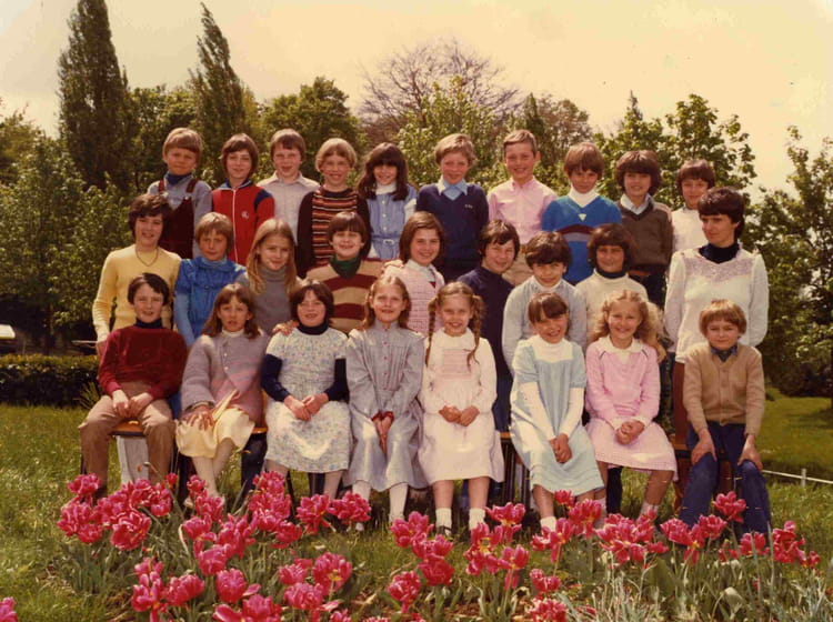 Photo de classe CE2 de 1980, ECOLE LE COLOMBIER - Copains d'avant
