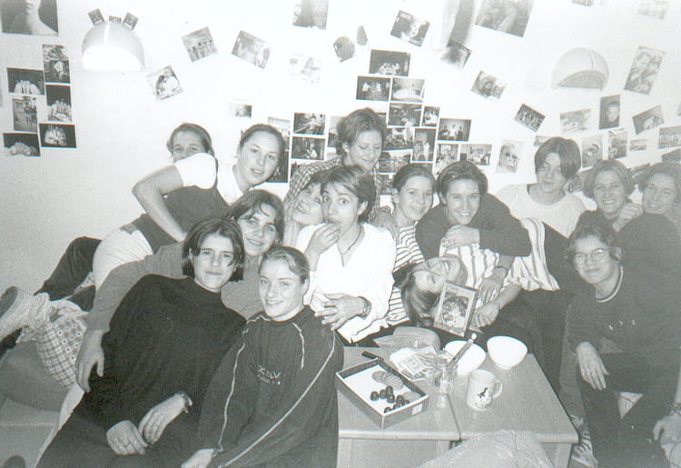 Photo de classe Filles de l'internat de 1998, Lycée Jeanne Delanoue ...